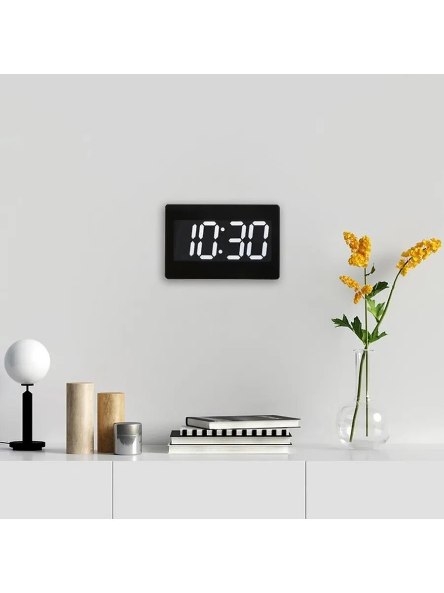 Современные электронные часы с будильником и термометром