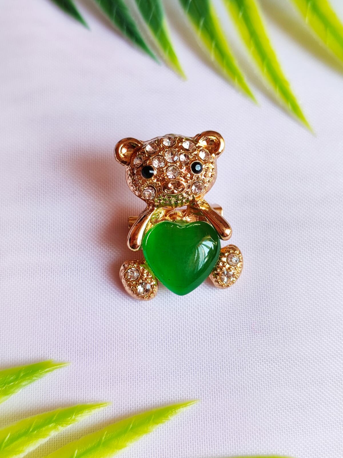 Брошь, стразы