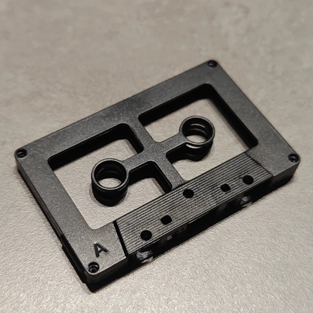 Пластиковые открытые чехлы для кассет черный