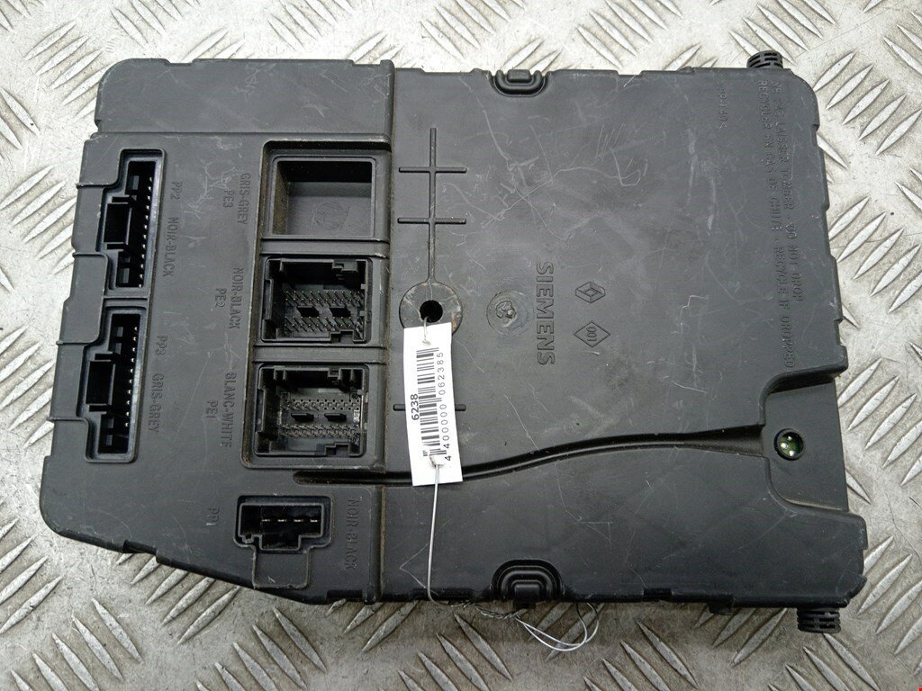 Блок предохранителей Renault Megane 2 8200780018 арт. 2242232