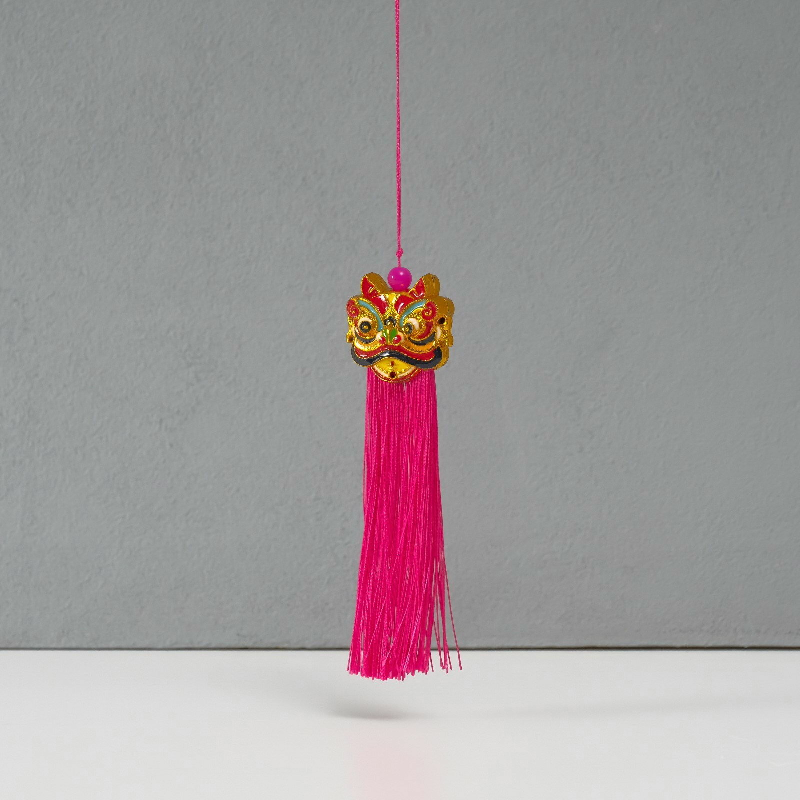 Подвеска текстиль, пластик "Китайский лев", ярко-розовая, 2x4x14 см