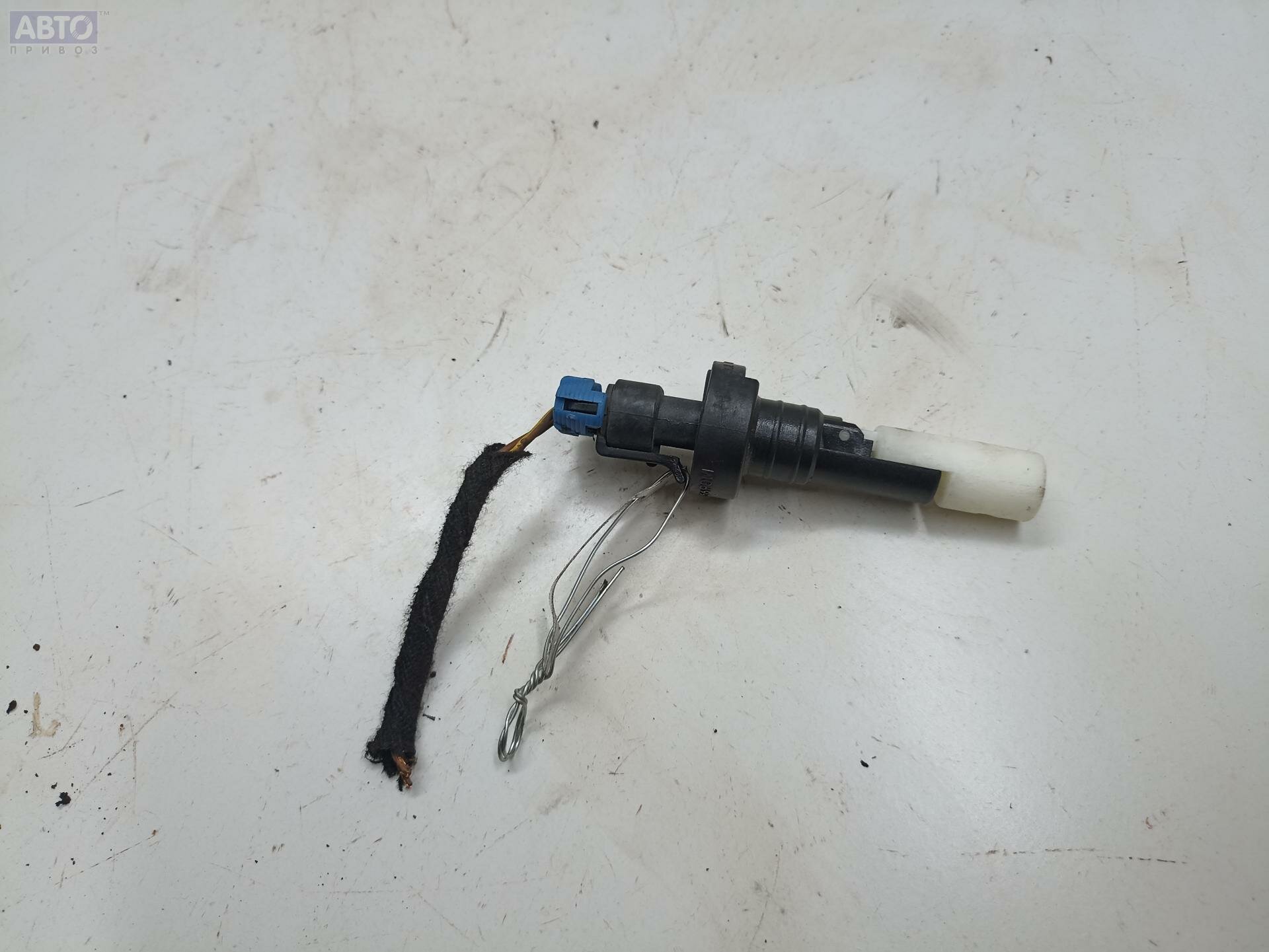 Датчик уровня охлаждающей жидкости Opel Omega B (1994-2003)