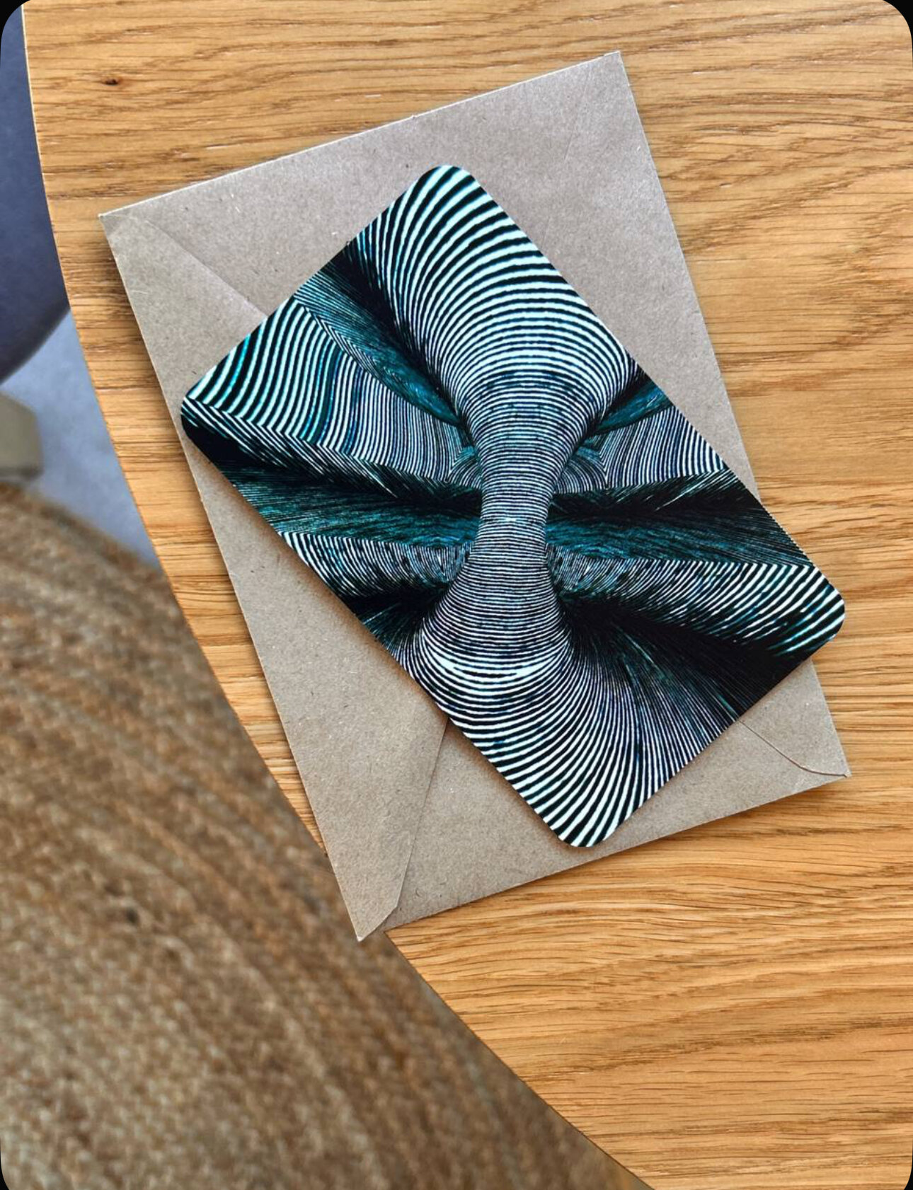 Открытка универсальная с рисунком абстракция для любого праздника