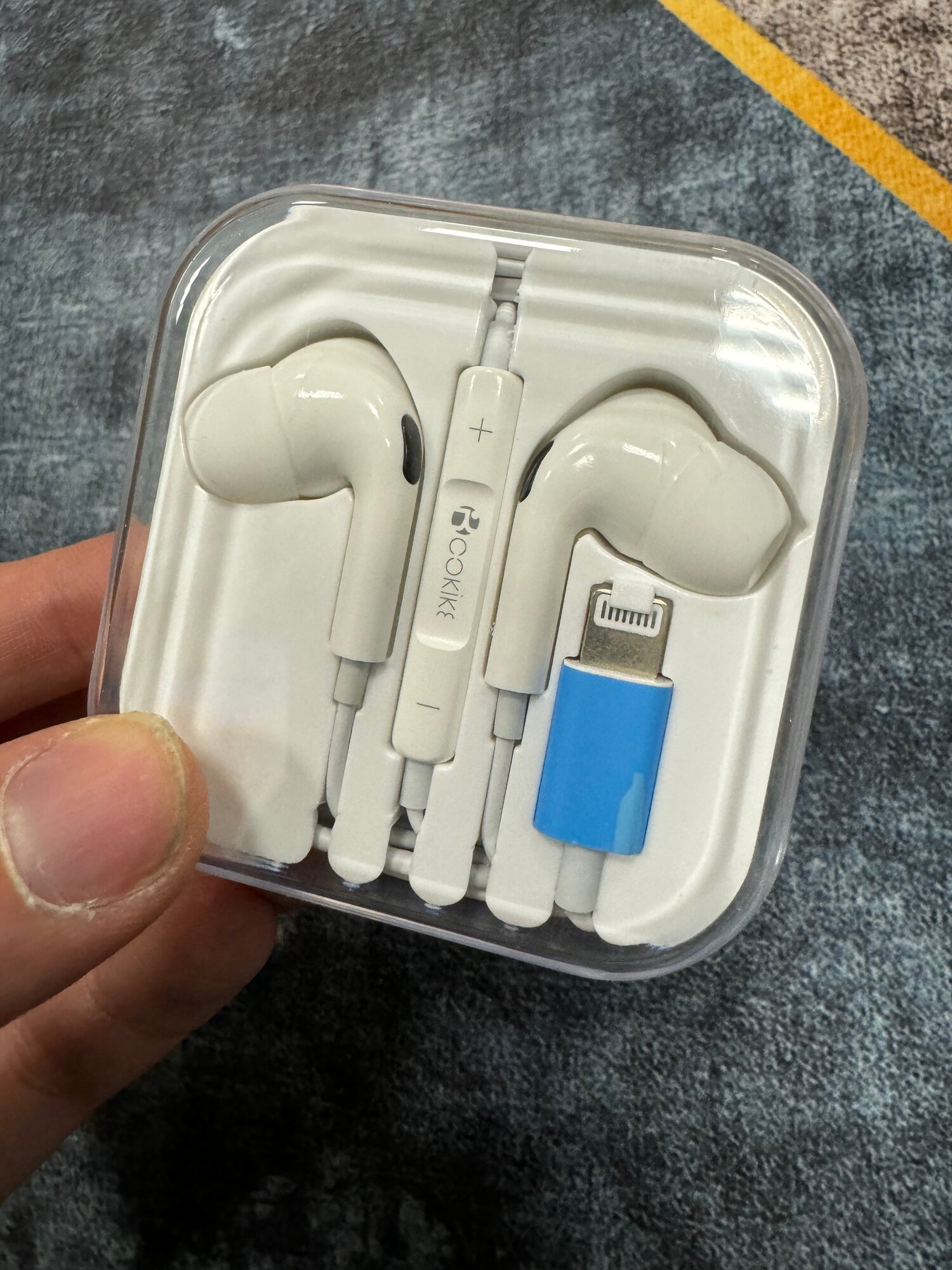 Проводные наушники капельки с микрофоном и переключателем песен Cokike G8 (116 Дцб / 130см / 32 Ом) белый разъем Lightning для старых Айфонов MyPads