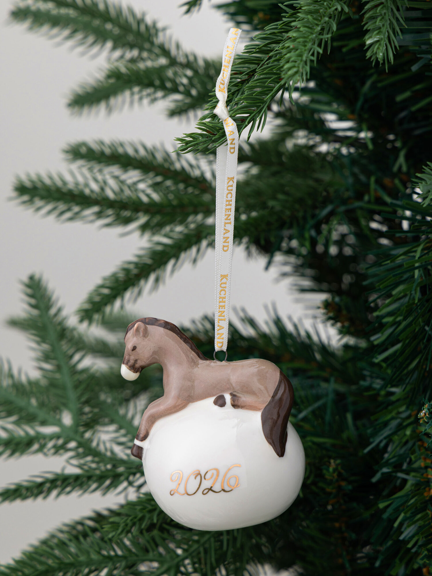 Игрушка елочная, 8 см, фарфор P, бело-коричневая, Конь на шаре, Ball figure