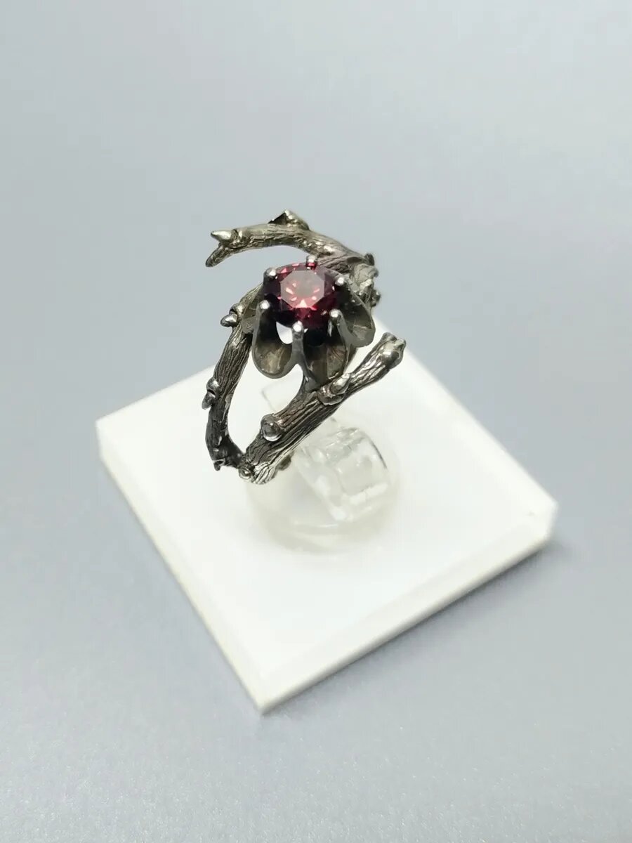 Кольцо, фианит