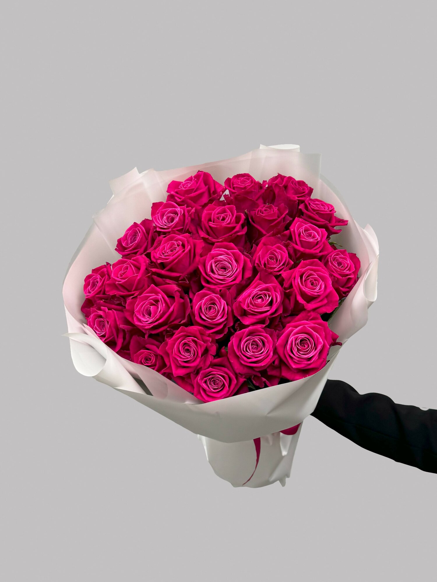 Букет живых цветов, малиновые розы 25 шт. 50 см. "Шангрила" в упаковке, Флау Стор