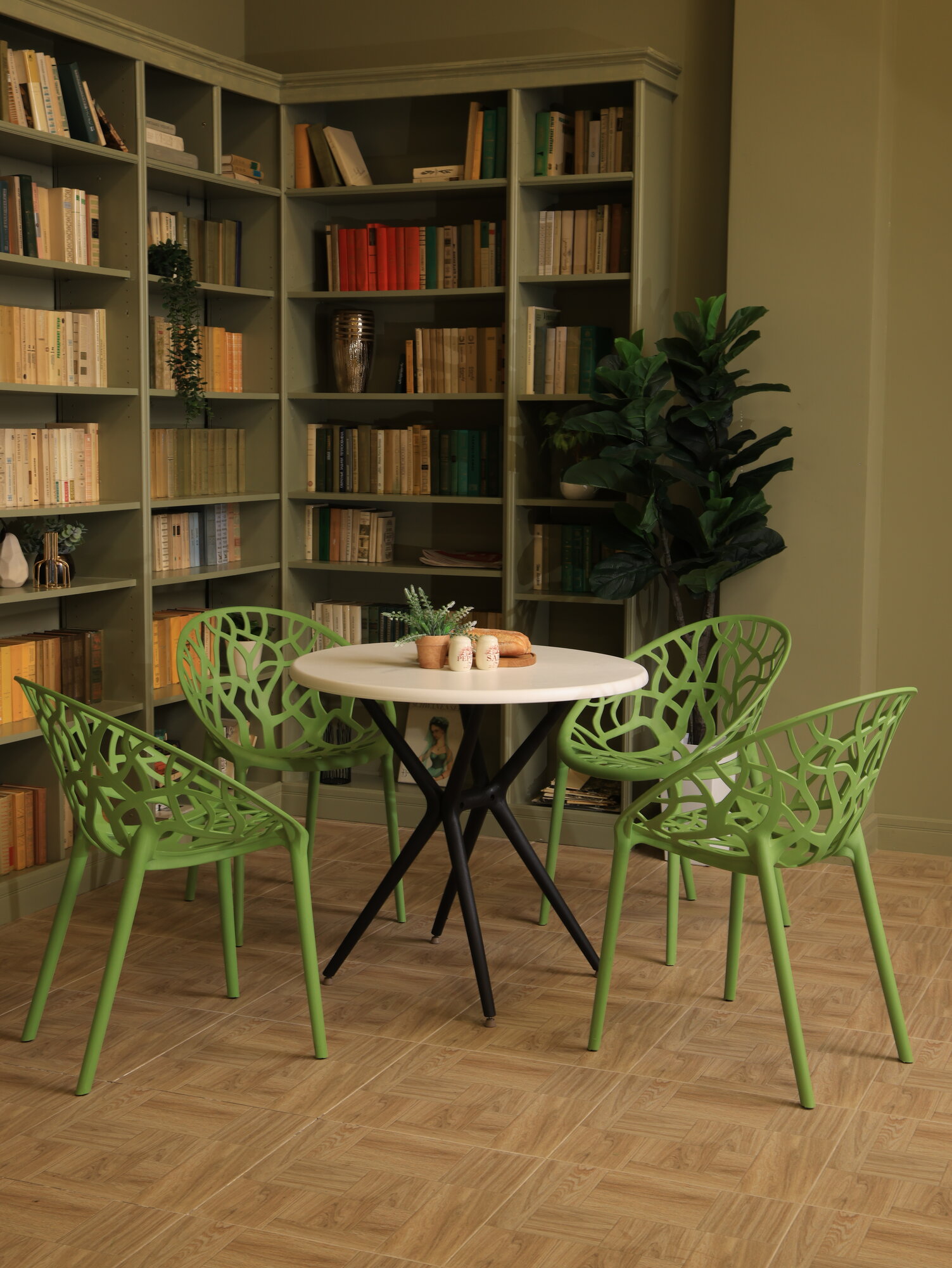 Комплект садовой мебели: черно-белый стол TOM + 4 стула ARIA мята