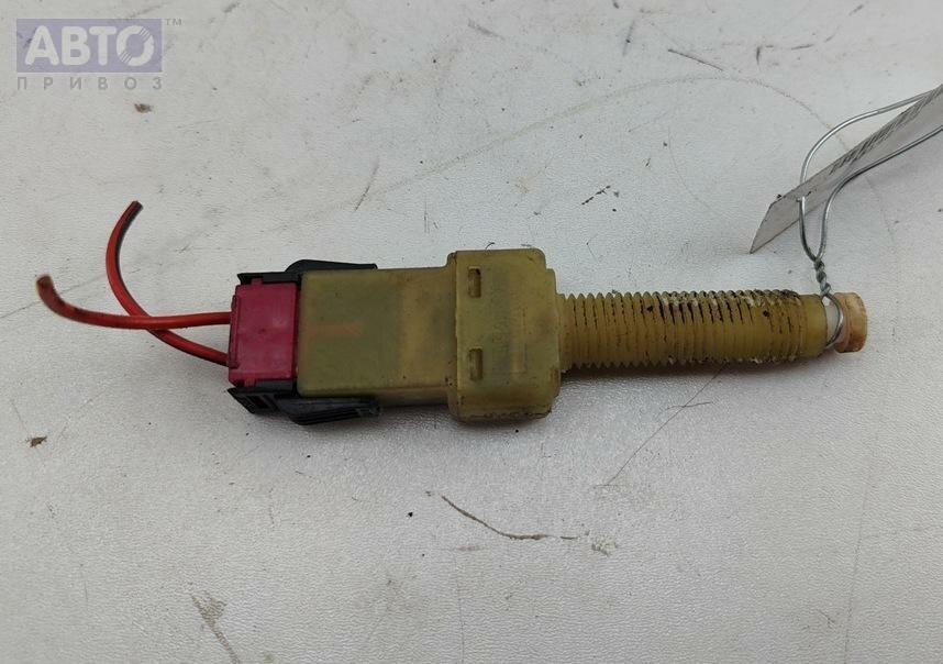 Датчик (включатель) стоп-сигнала Volkswagen Passat B5