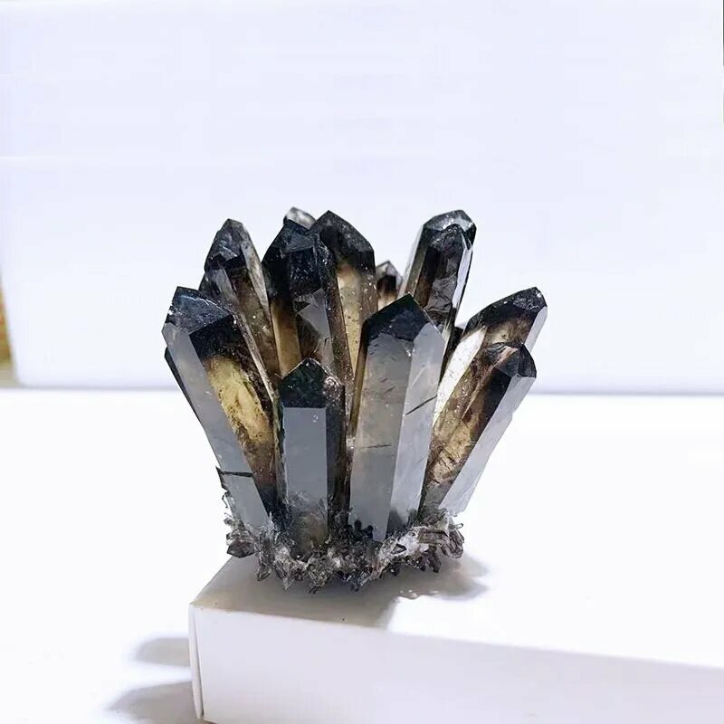 Натуральный кристаллический черный драгоценный камень ,200-300гр