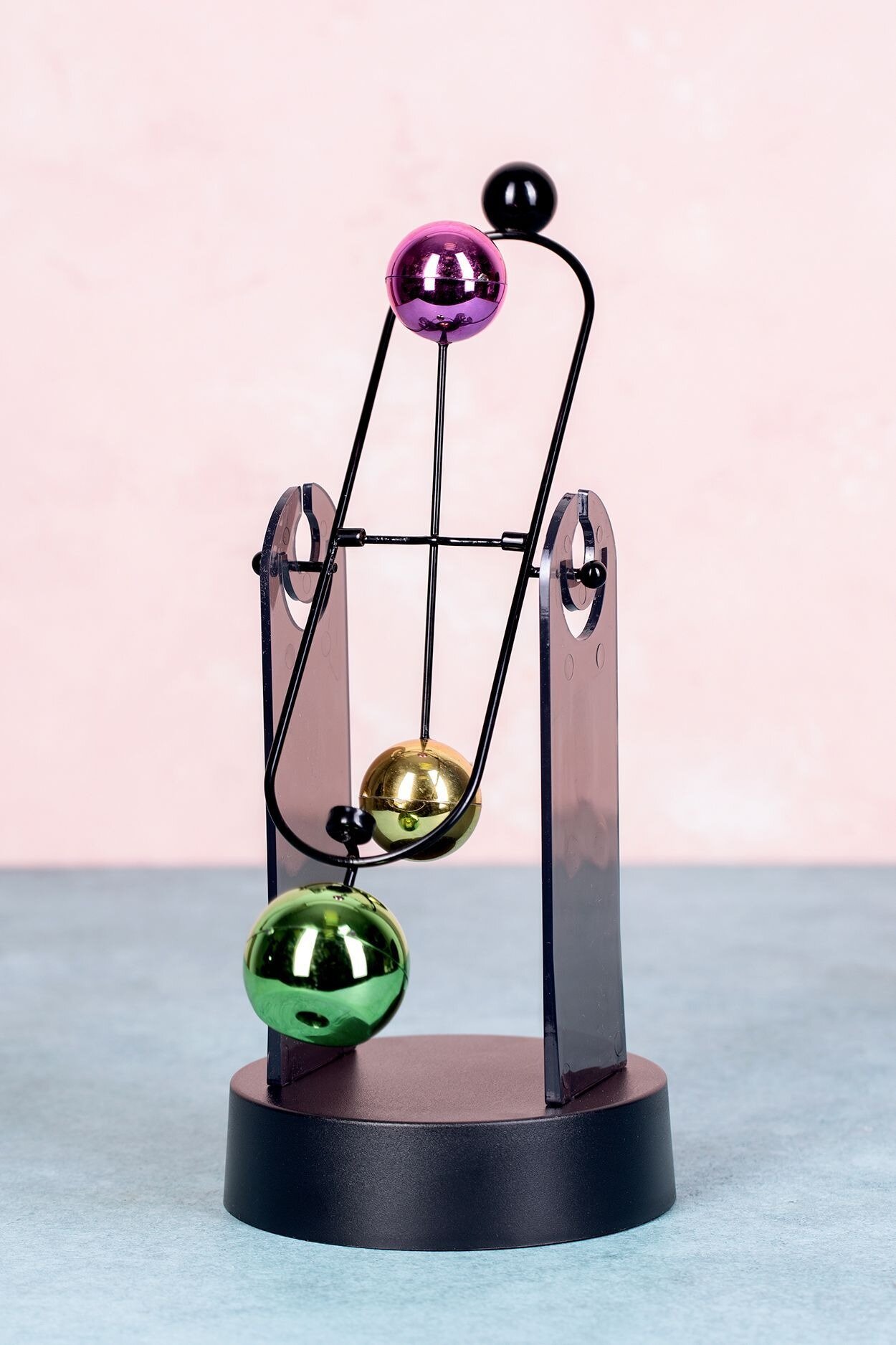 Магнитный маятник MotionLamps "Парад планет", настольный, 27см, цветное стекло