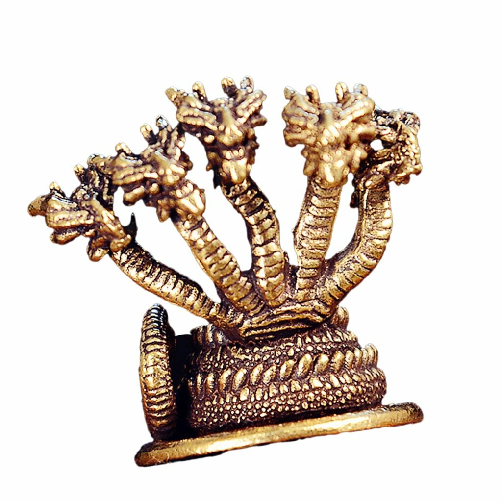 Латунное украшение в виде пятиглавой змеи-череп