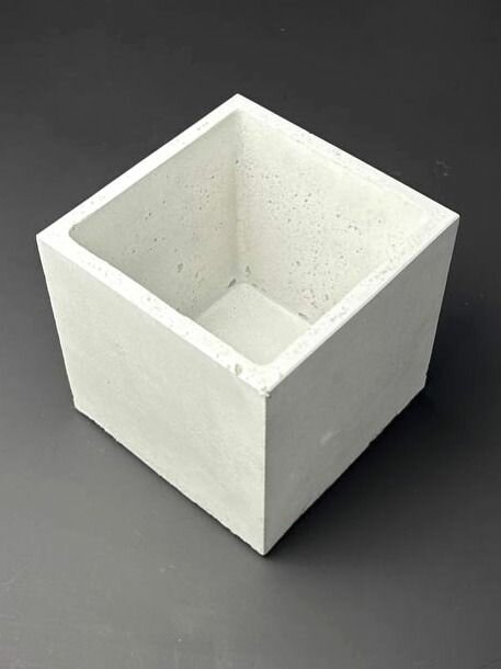Кашпо квадратное из бетона 0.7 литра