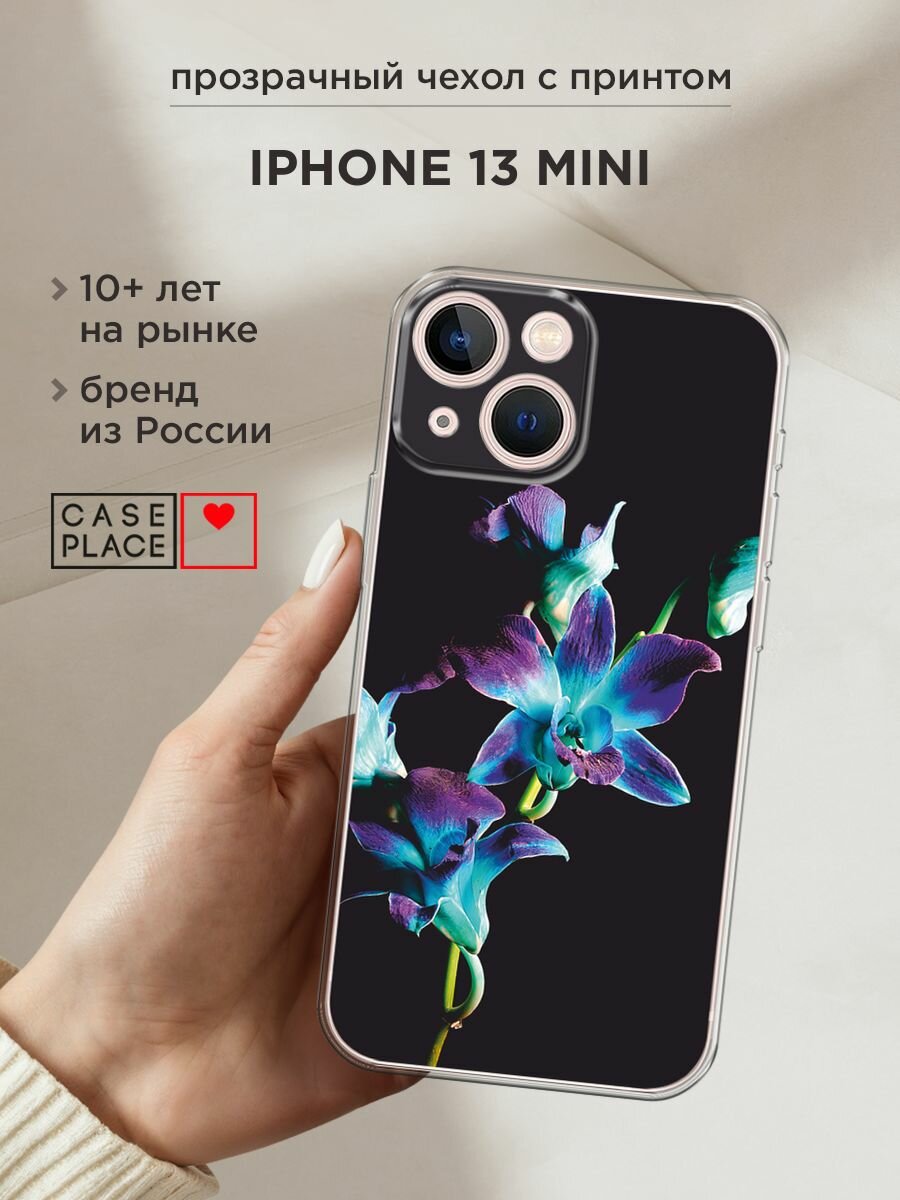 Чехол на Apple iPhone 13 mini / Айфон 13 мини с принтом "Синий цветок на черном"