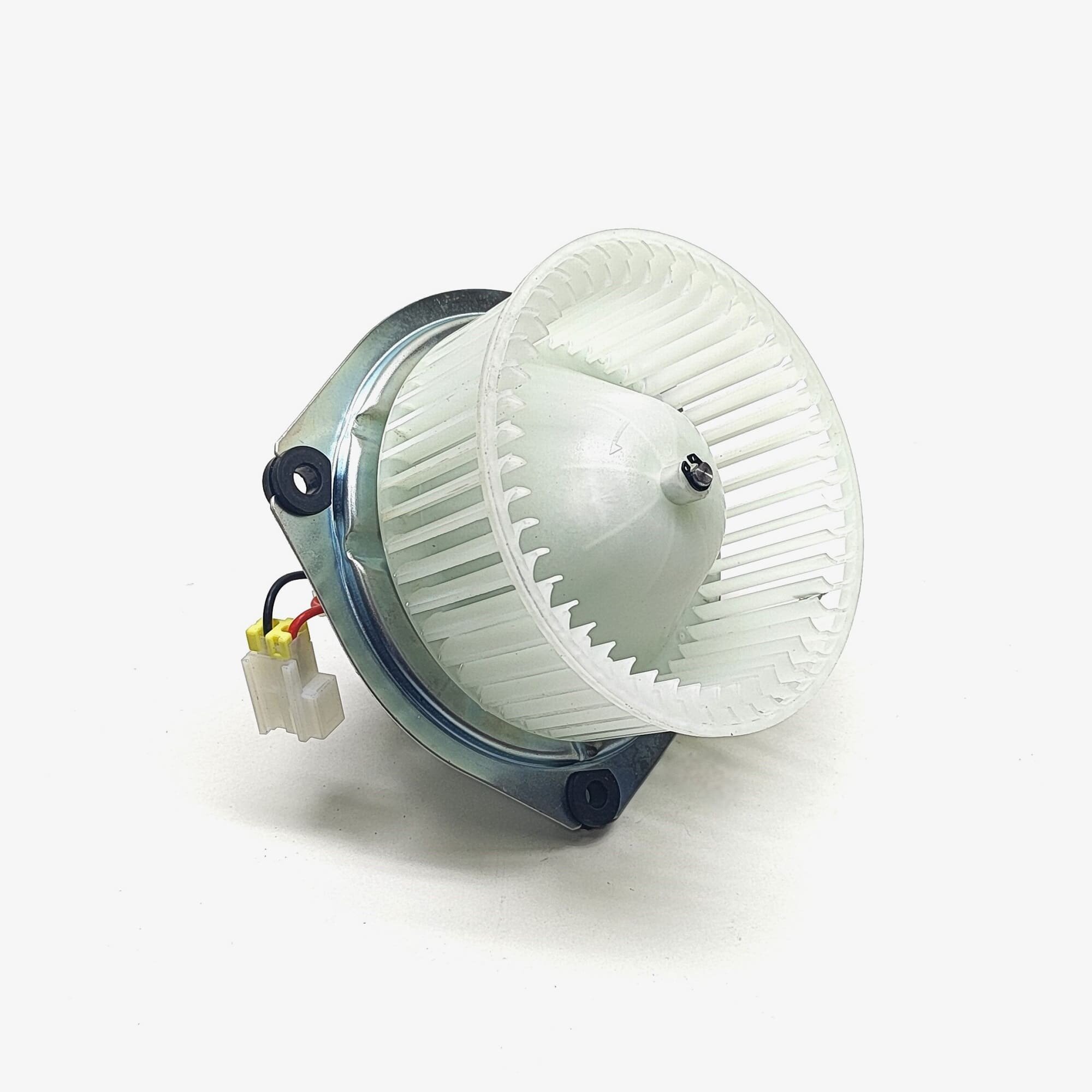 Моторчик печки 24V NISSAN DIESEL FE6, MK250, вид 1, ZEVS (161*161*142 по центрам креплений, c крыльчаткой)