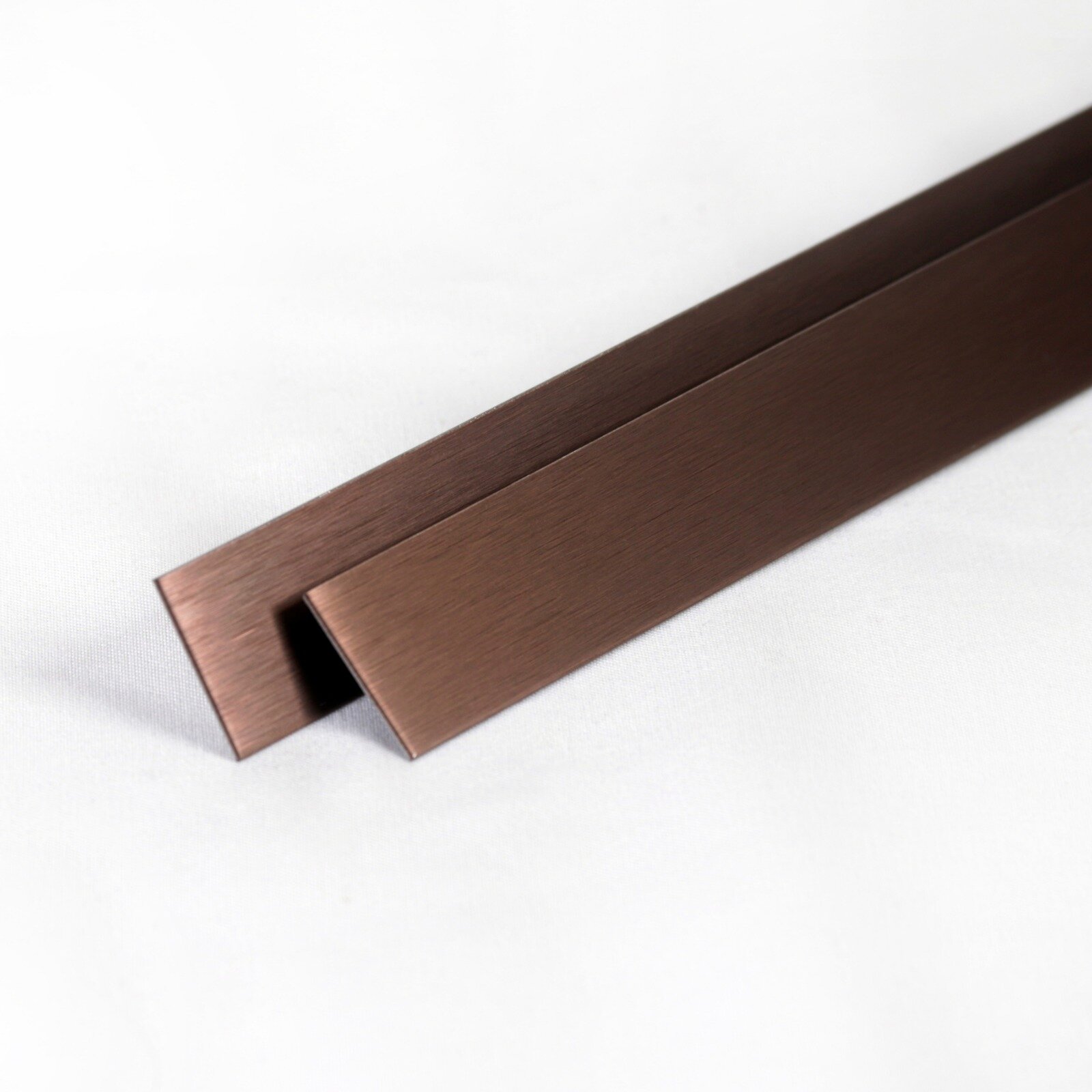 Полоса декоративная из нержавеющей стали, под бронзу, c AFP покрытием, шлифовка, 20х1500 мм, P-1