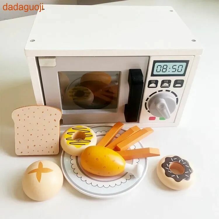 Деревянные игрушки, микроволновые печи, детские ролевые игры