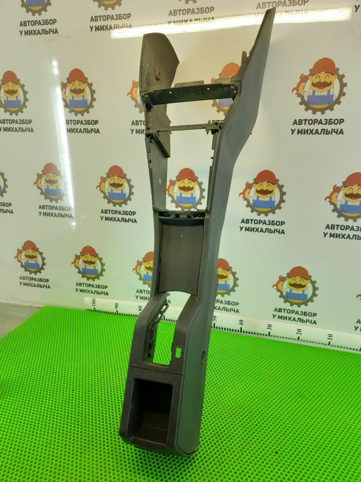 Консоль между сидений Opel Astra H Z16XER 2004 (б/у) 13116955