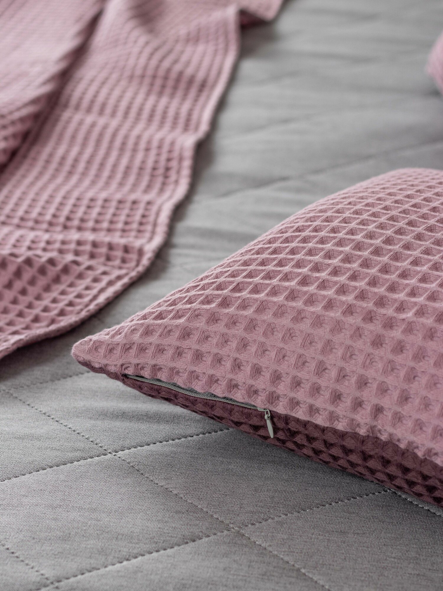 Подушка декоративная на молнии вафельная, двухсторонняя 45х45