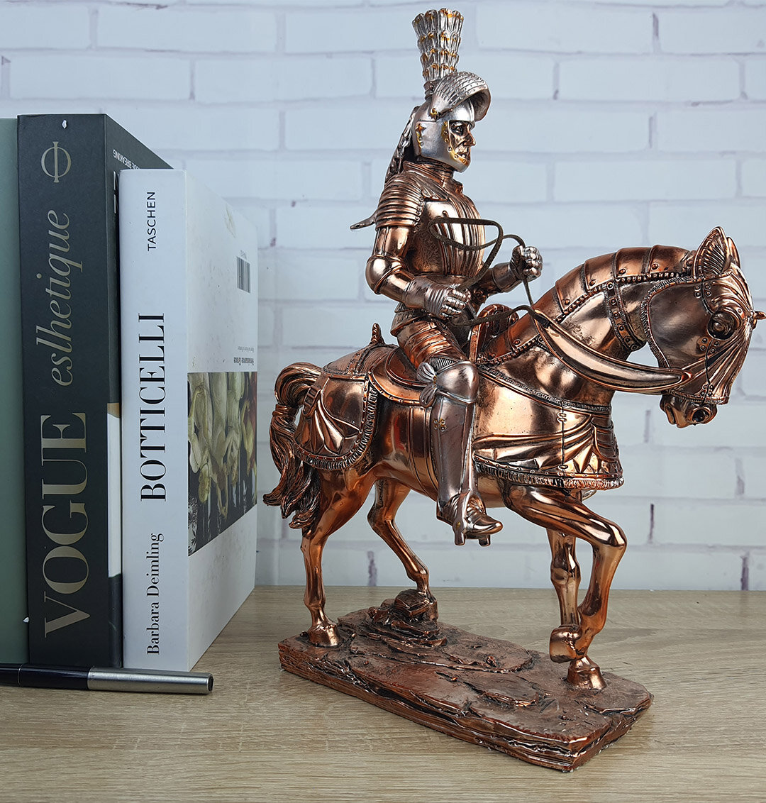 Статуэтка Рыцарь на коне , 30х25х11см, камень, металл 583