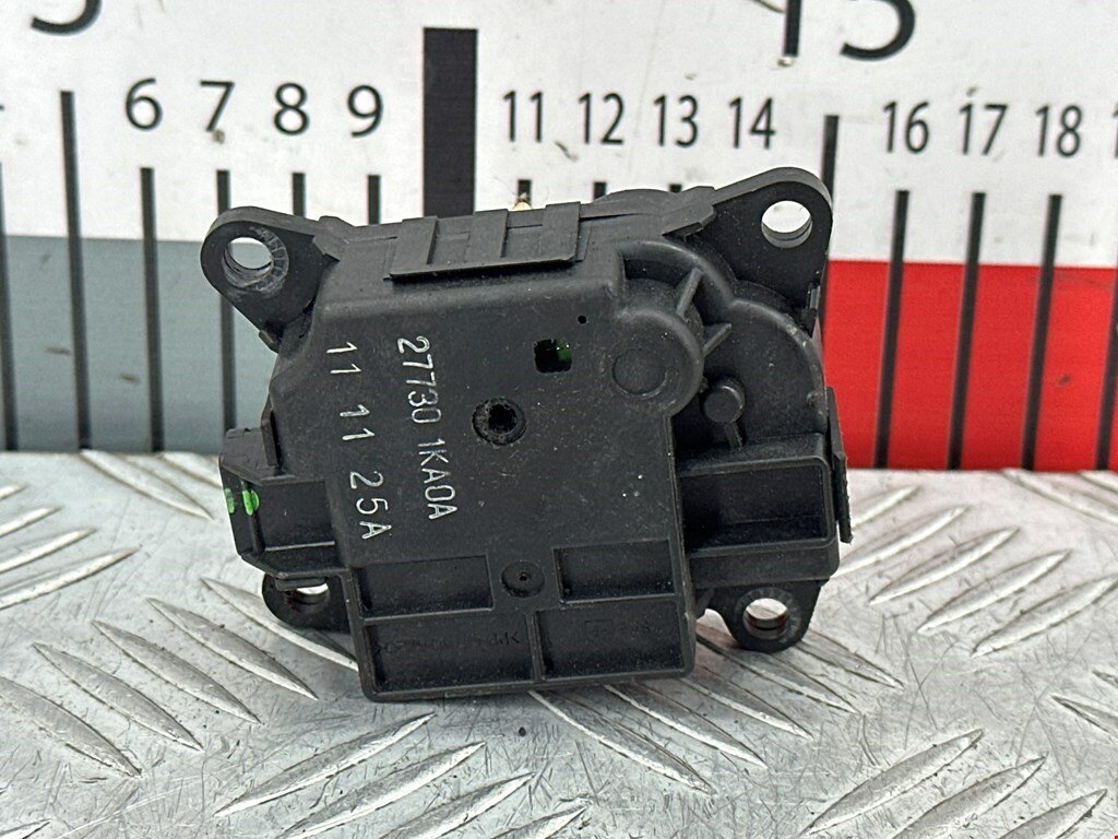 Сервопривод (электропривод моторчик привода) заслонки печки Nissan Juke 277301KA0A арт. 2268199