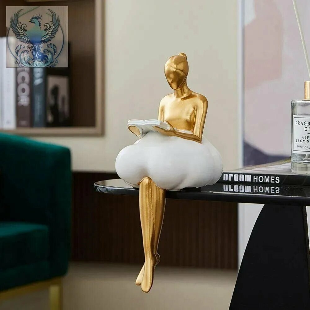 Облачная девушка-читающая — фото 1