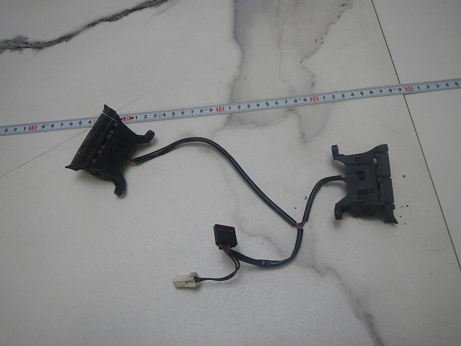 Б/У Кнопка, Ford (Форд)-FOCUS 2 (05-08) FORD FOCUS 2 (05-08) на рулевое колесо Потертости. 636282 FORD арт. 4M5T9E740AA