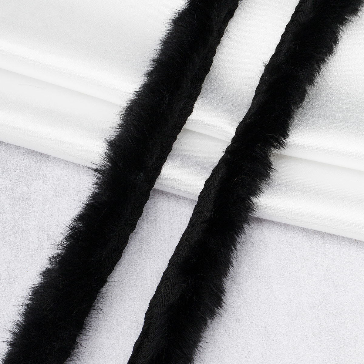 Кант декоративный меховой для шитья и рукоделия, ширина 1.5 см, длина 50 м, цвет черный