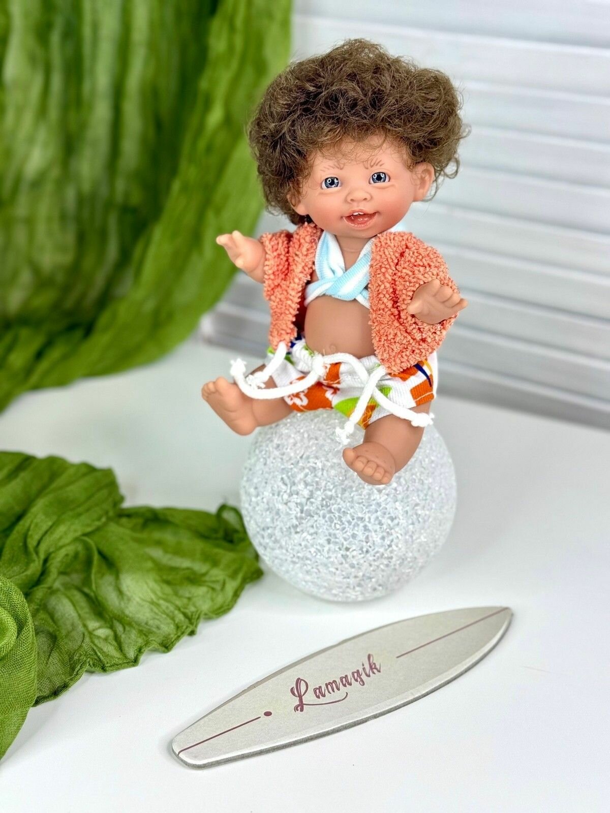 Кукла LAMAGIK виниловая 18 см Gestitos Surfero