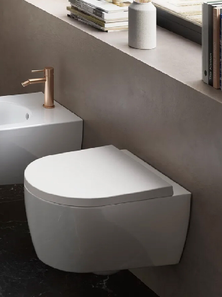 Унитаз подвесной HATRIA FUSION COMPACT Y1XQ01, безободковый , с крышкой микролифт и креплениями, белый глянцевый