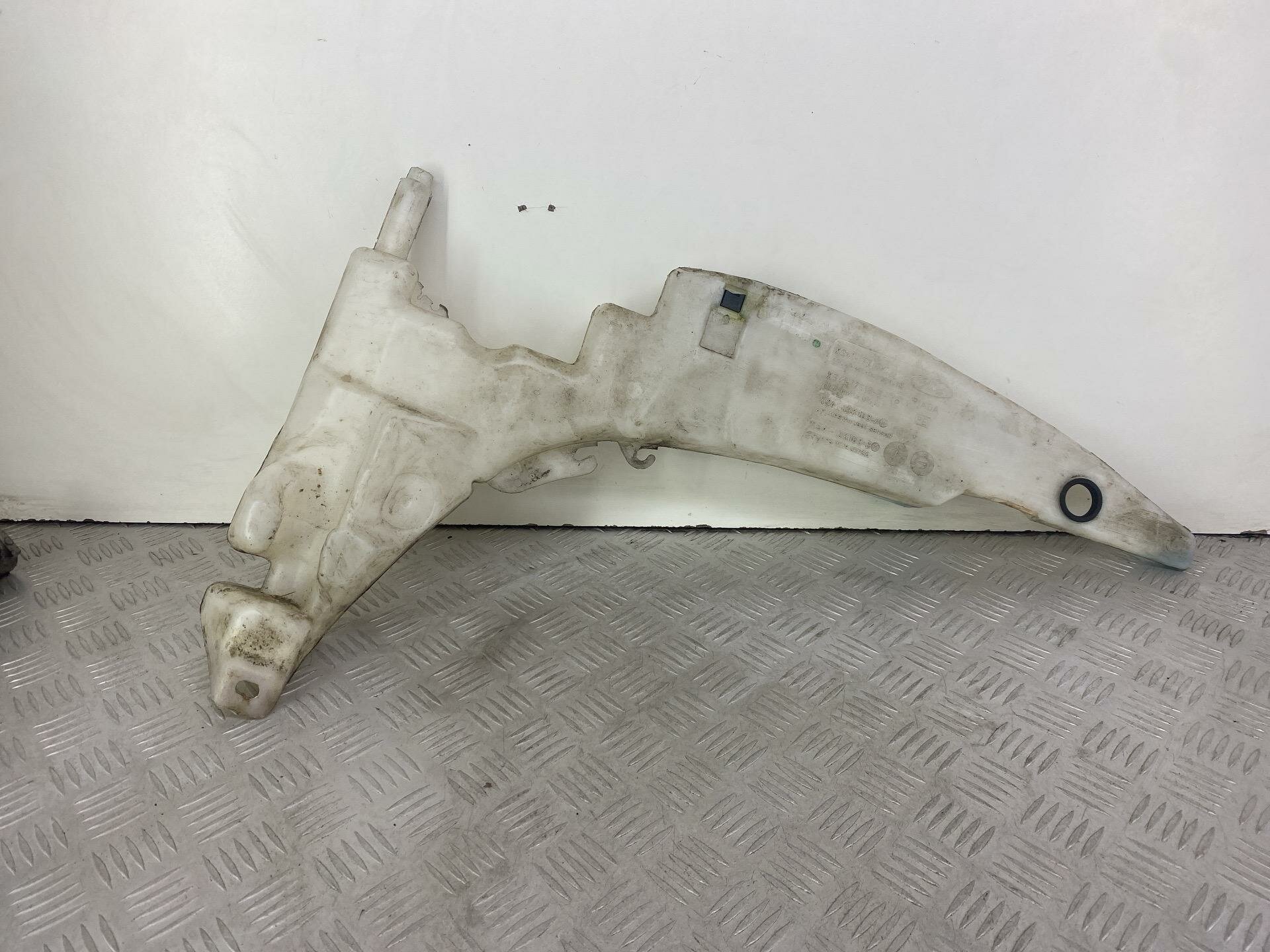 Бачок омывателя Ford Focus рест. (2001 - 2005) XS4117618CH