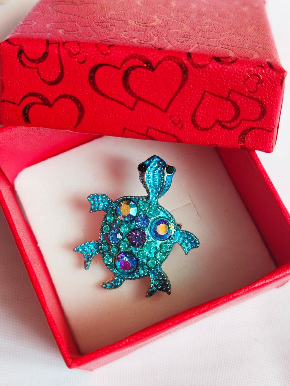 Брошь, стразы