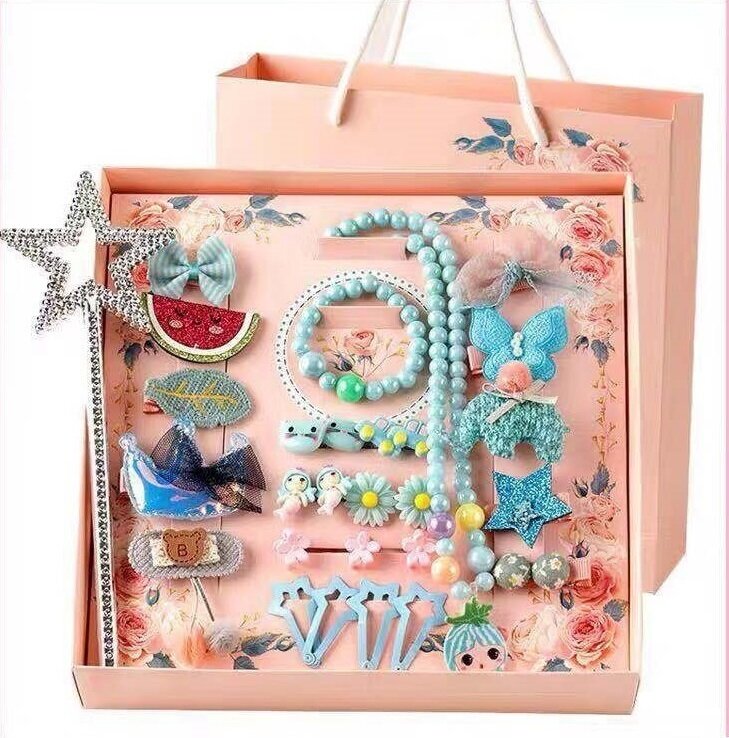 Резинки, заколки, кольцо, браслет, бусы подарок 28 предметов