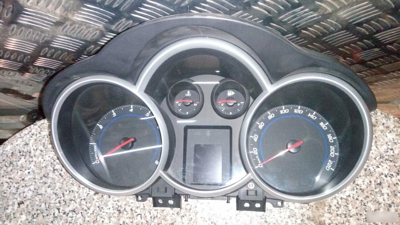 Панель приборов Chevrolet Cruze Шевроле Круз 95990335