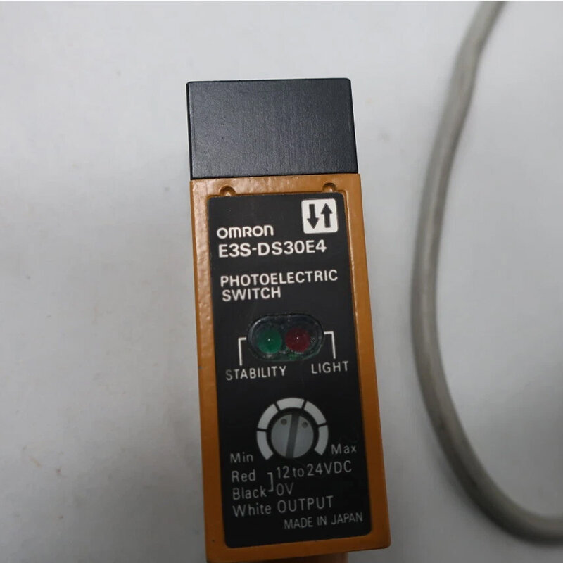 E3S-DS30E4 Photoelectric sensor Used