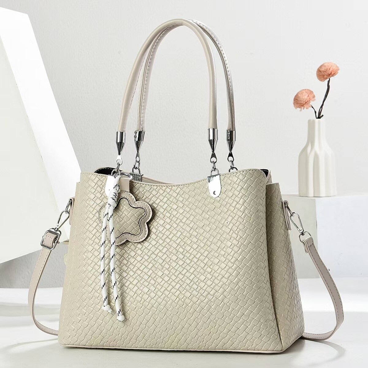 Стильная сумка A95956 в корейском стиле: минимализм и универсальность