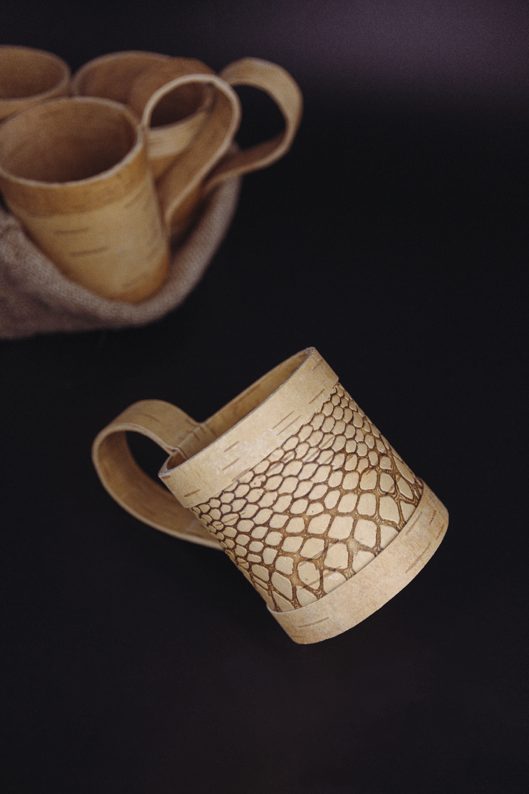 Подстаканник из бересты с тиснением "Питон".