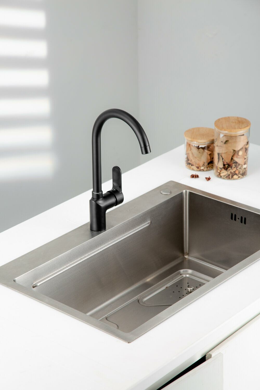 Смеситель для кухонной мойки FRUD R42157-6 черный, силумин, рычажный