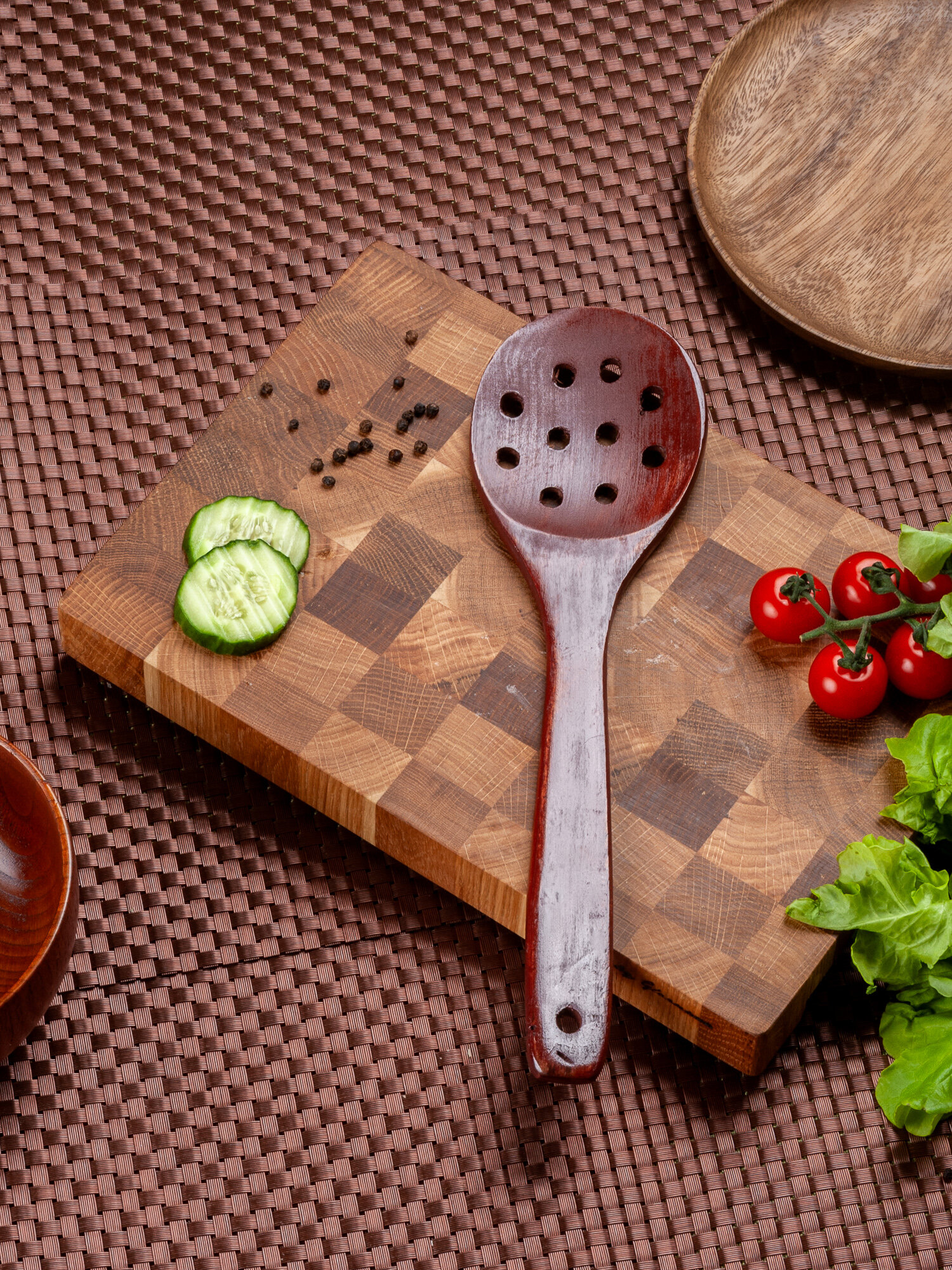 Шумовка Mirus Group, деревянная, для антипригарной посуды, цвет бардовый, длина 31см