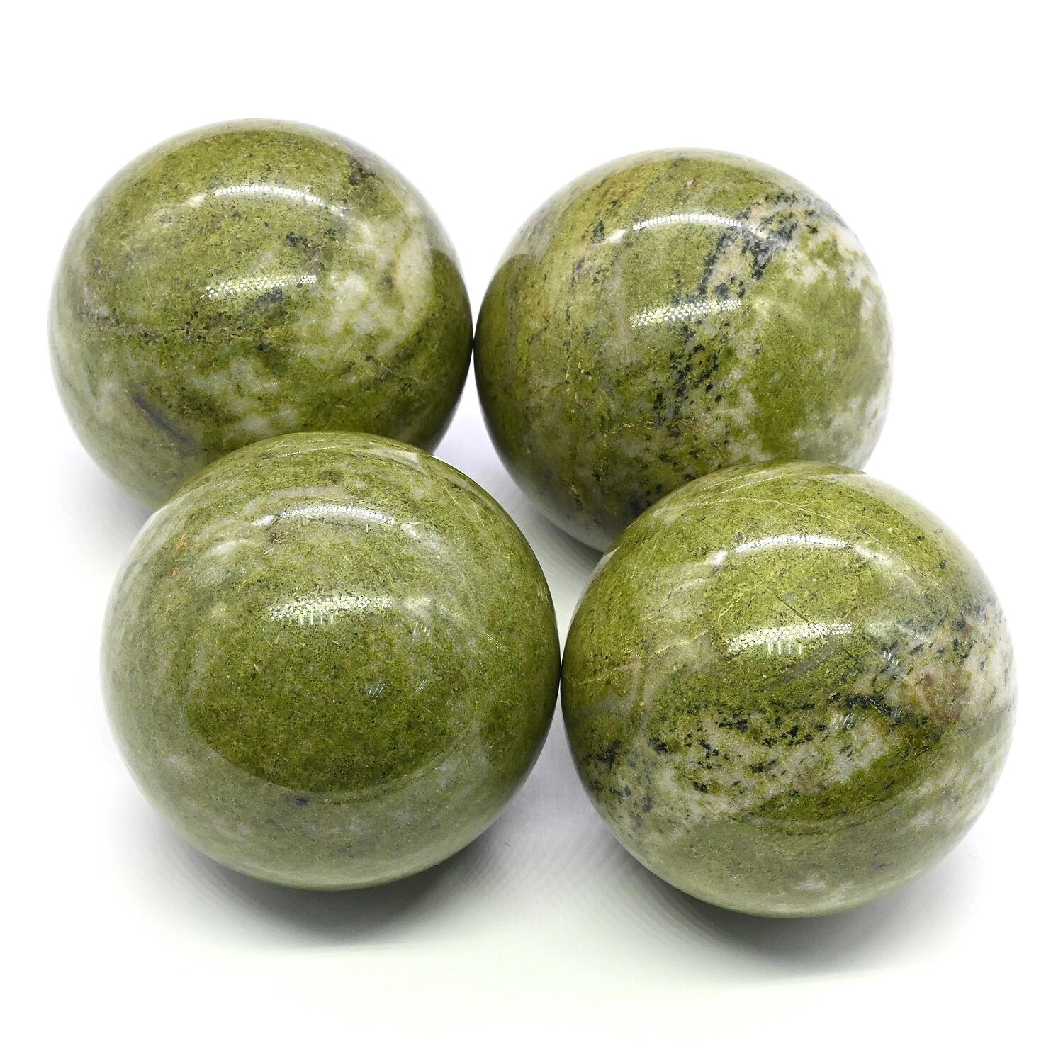 Шар из лизардита, диаметр 57-58мм .