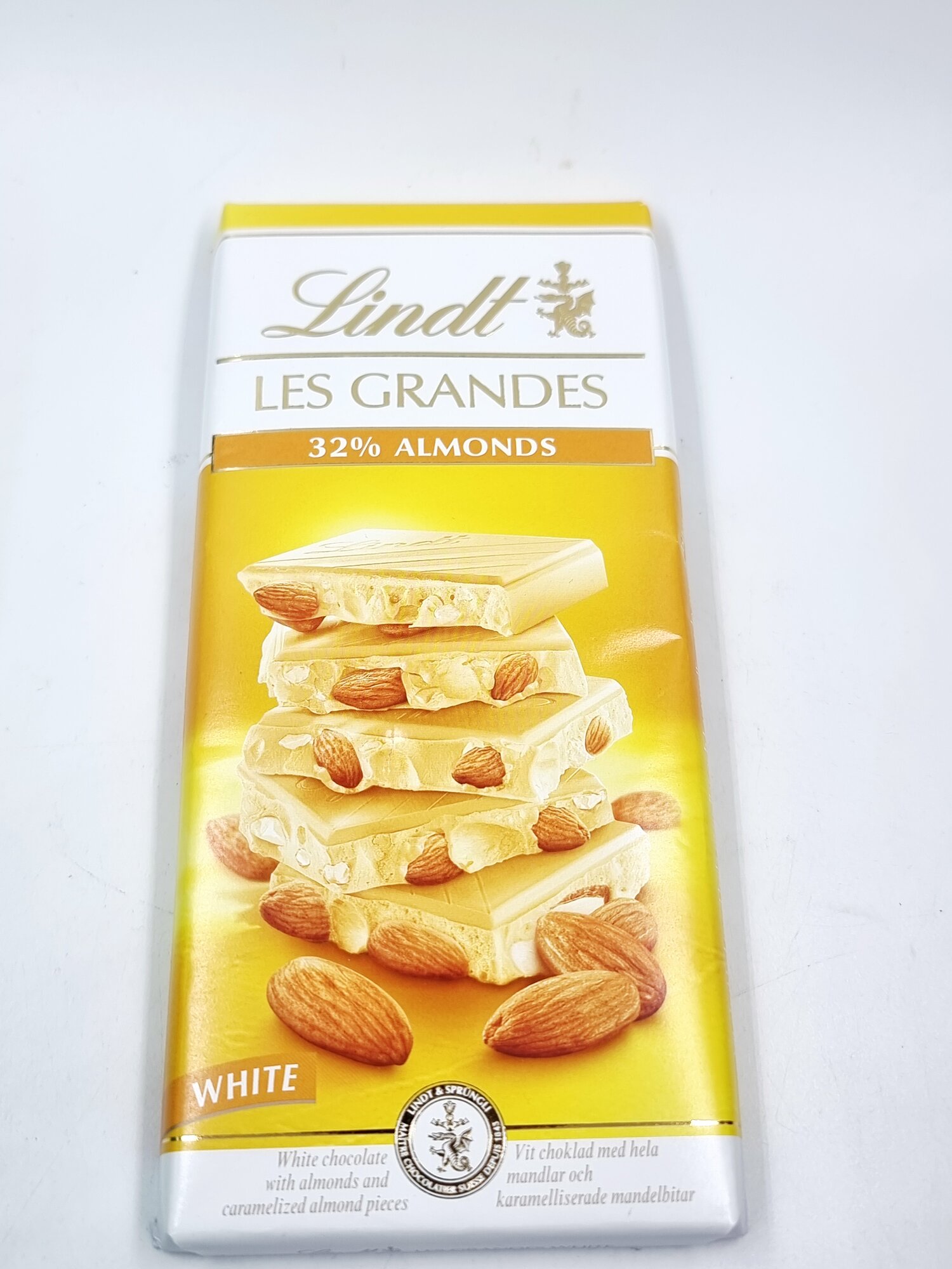 Белый шоколад Lindt LES GRANDES ALMONDS 32% с Миндалем, 150 г (Из Финляндии)