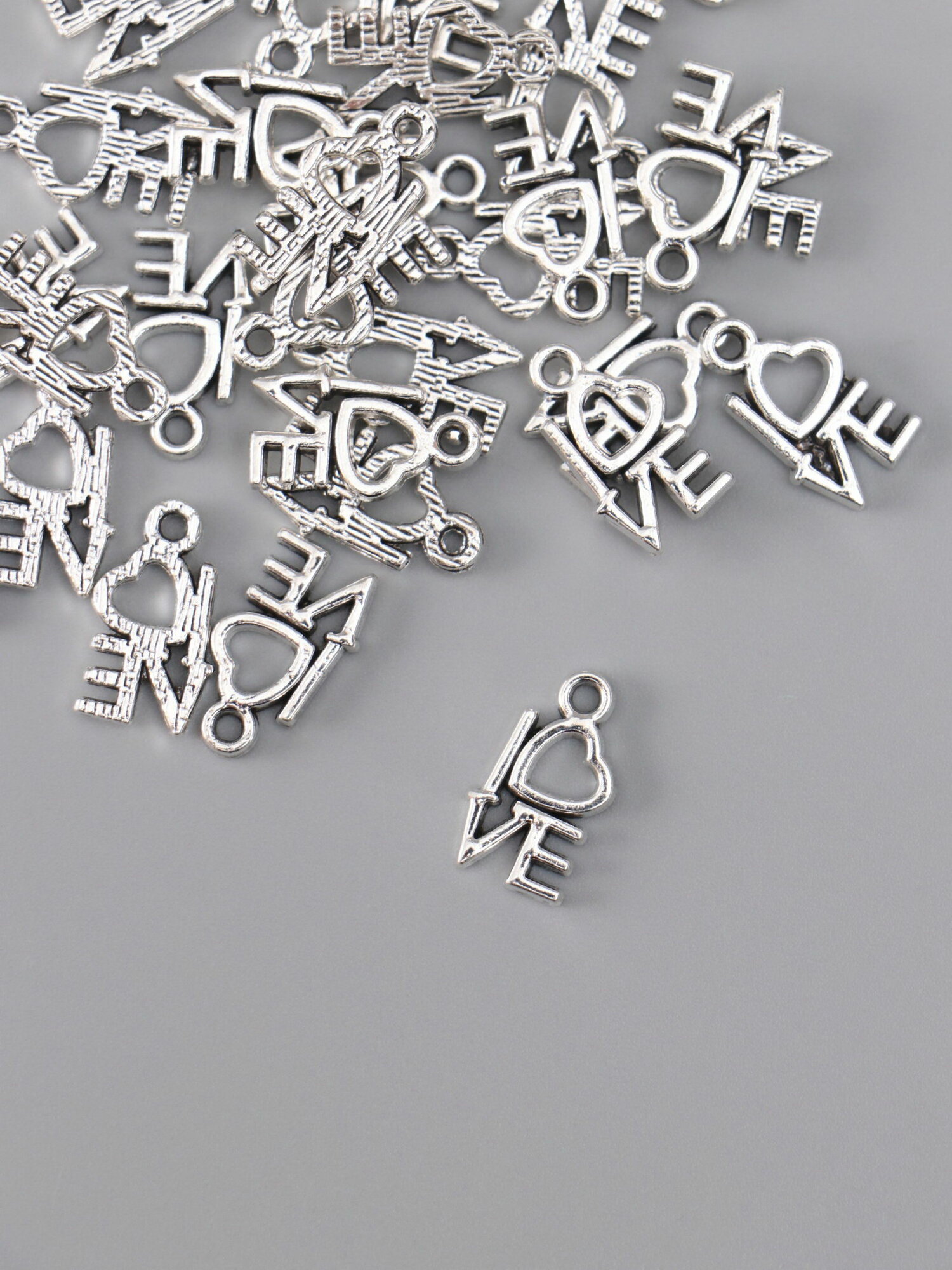 Металлический элемент декоративная подвеска "Арт Узор. Love с сердечком", серебро, набор 30 шт, 1.4x0.8 см