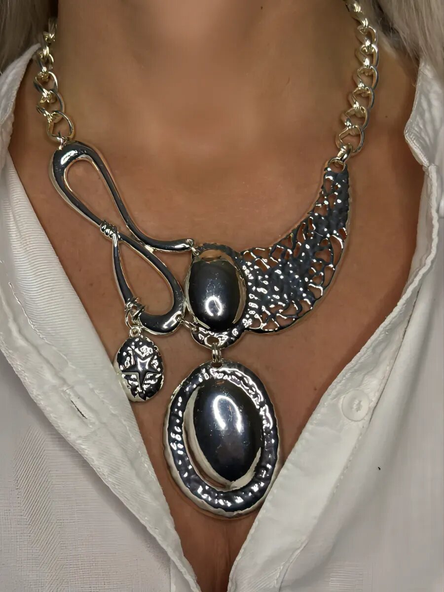 Комплект бижутерии: серьги, колье