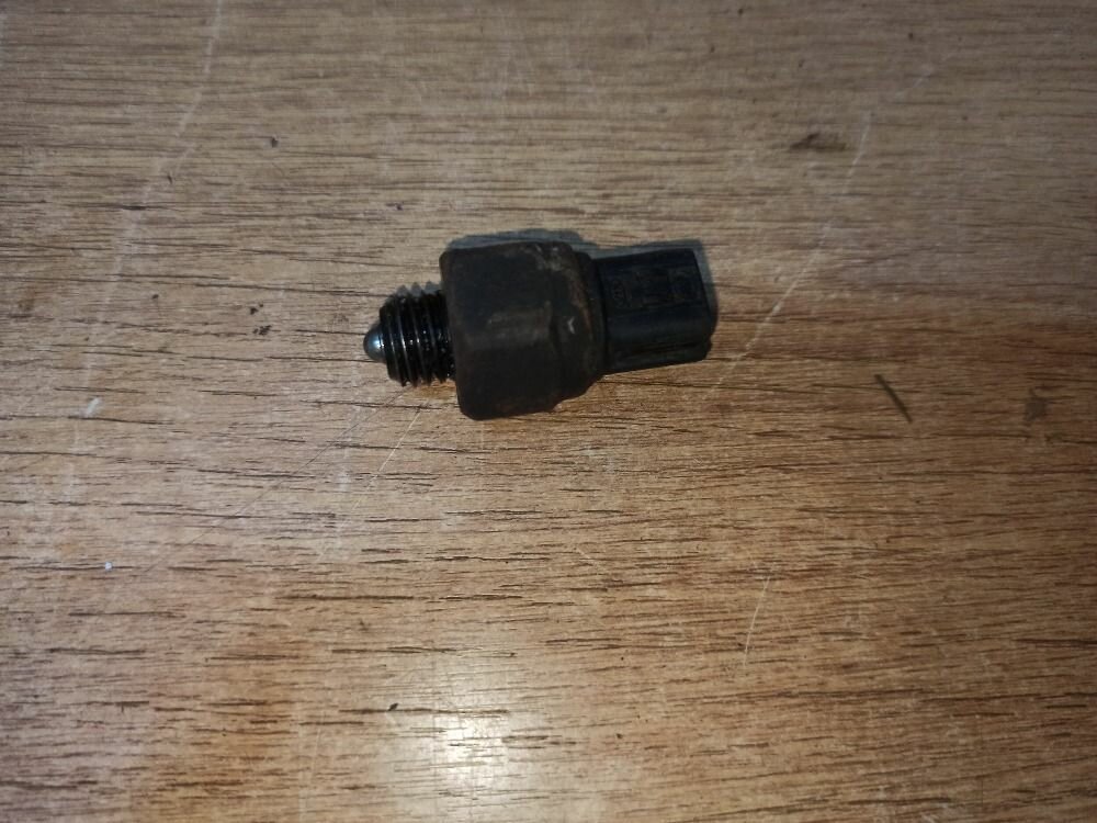 Датчик включения заднего хода МКПП Kia Spectra S6D 0K2AA17640