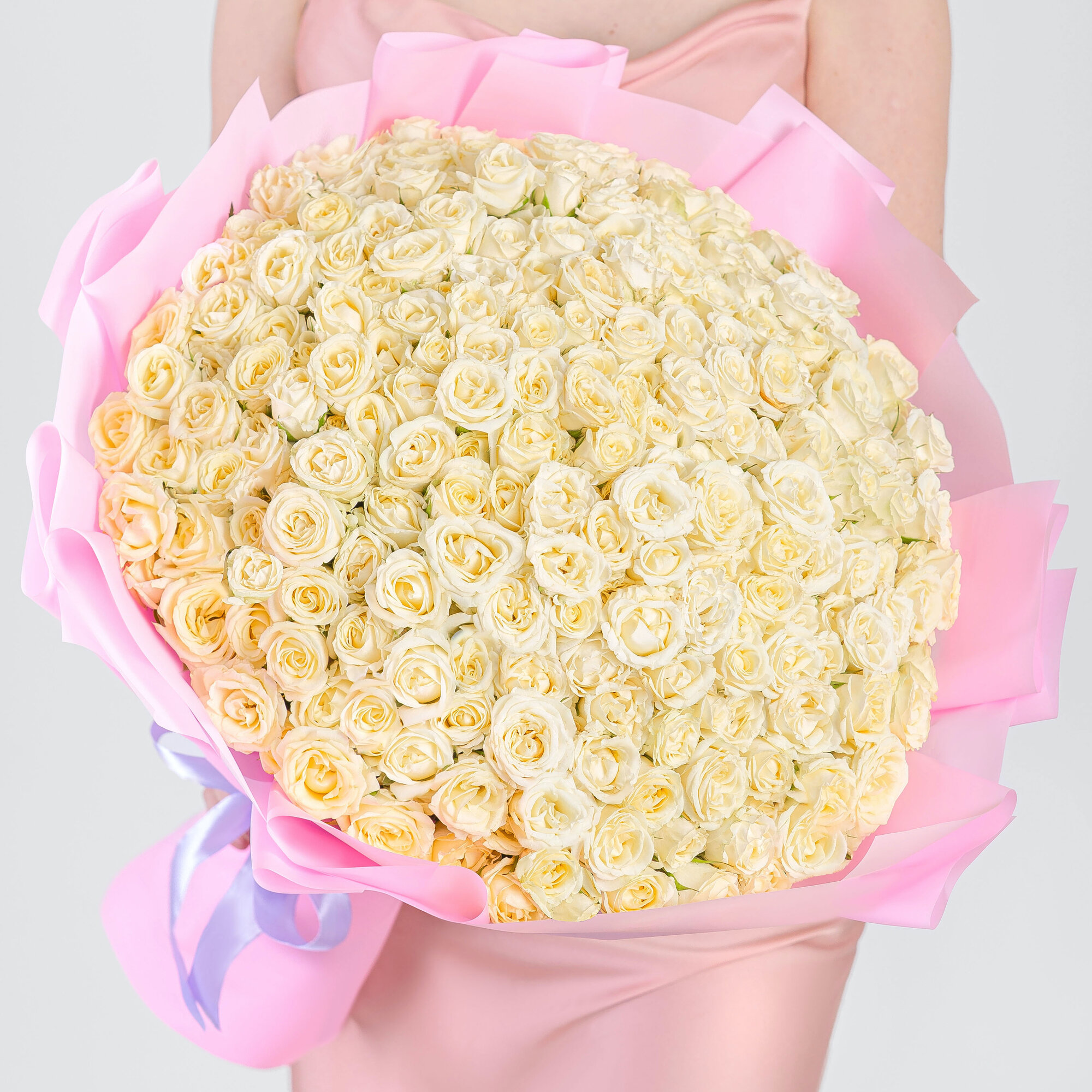 Букет Мегацвет24 "101 кустовая роза", белая, в дизайнерской упаковке