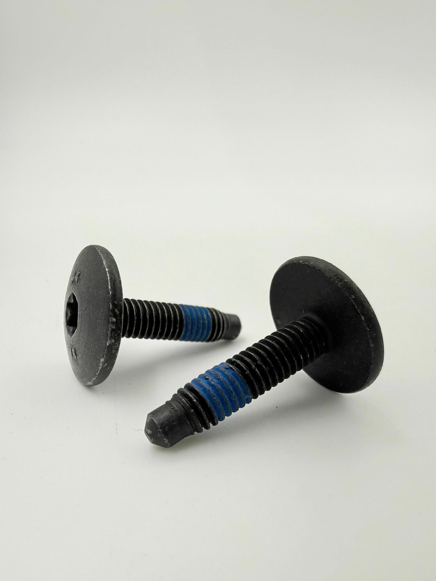 N90917201 Болт М6х25 VAG (1шт) оригинал Torx T30, винт с плоской круглой головкой, с синей меткой, шаг резьбы 1.0, класс прочности 8.8, AK