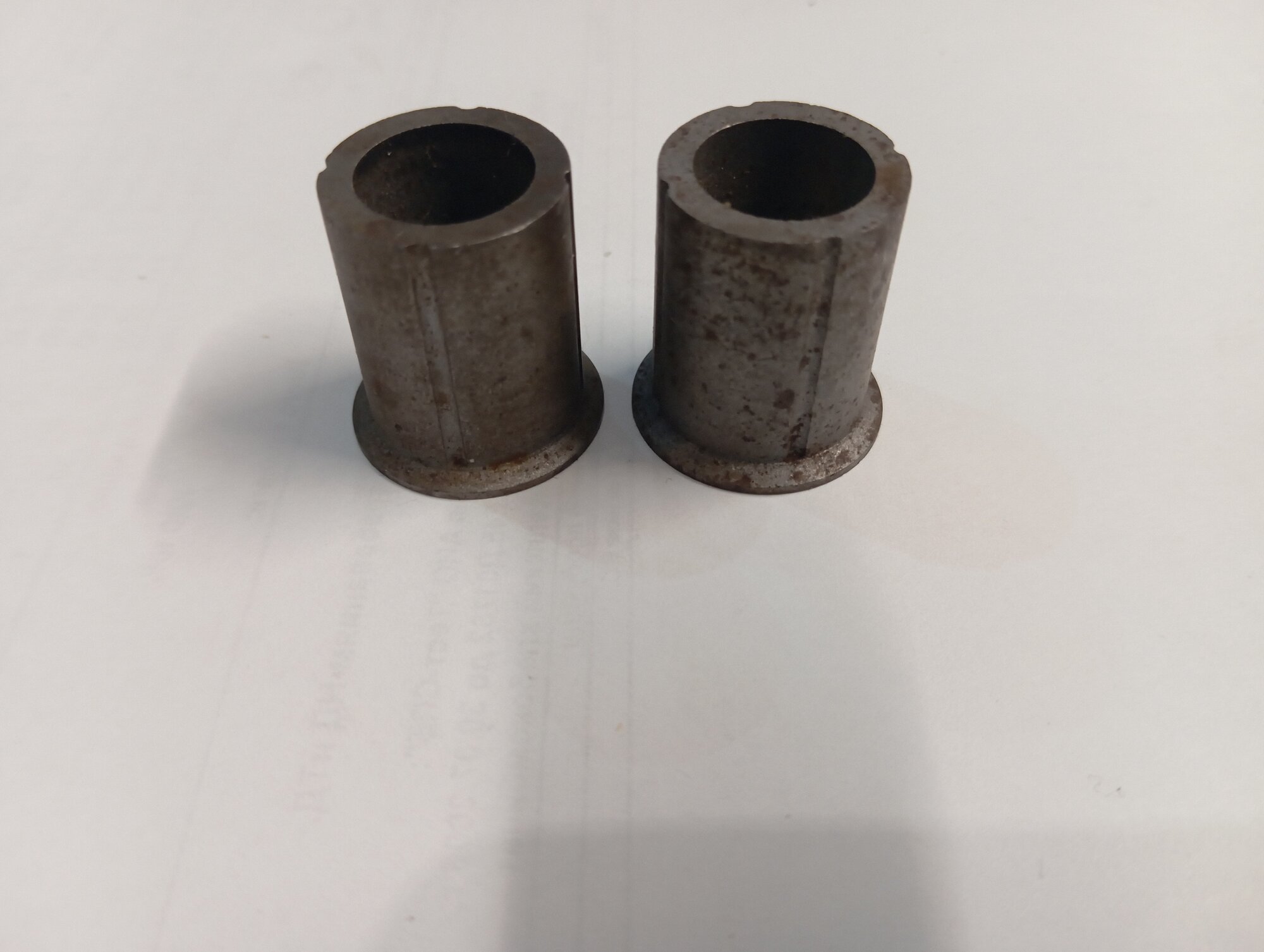 Втулка маятника на газ 3110 к-т 2 шт. в упаковке.