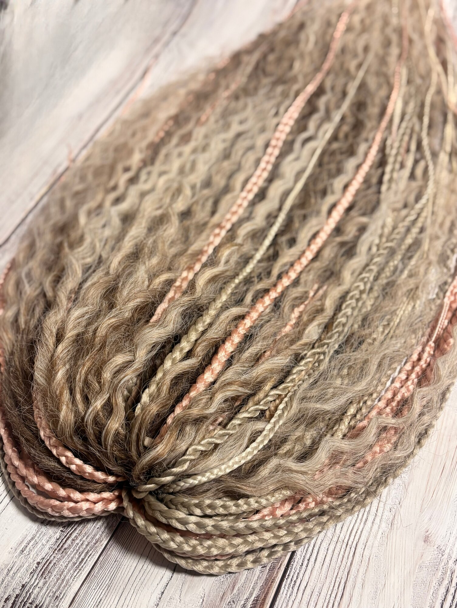 Афролоконы, готовый комплект с розовыми и серыми декосами и кудряшками Ариэль 55-60 см.