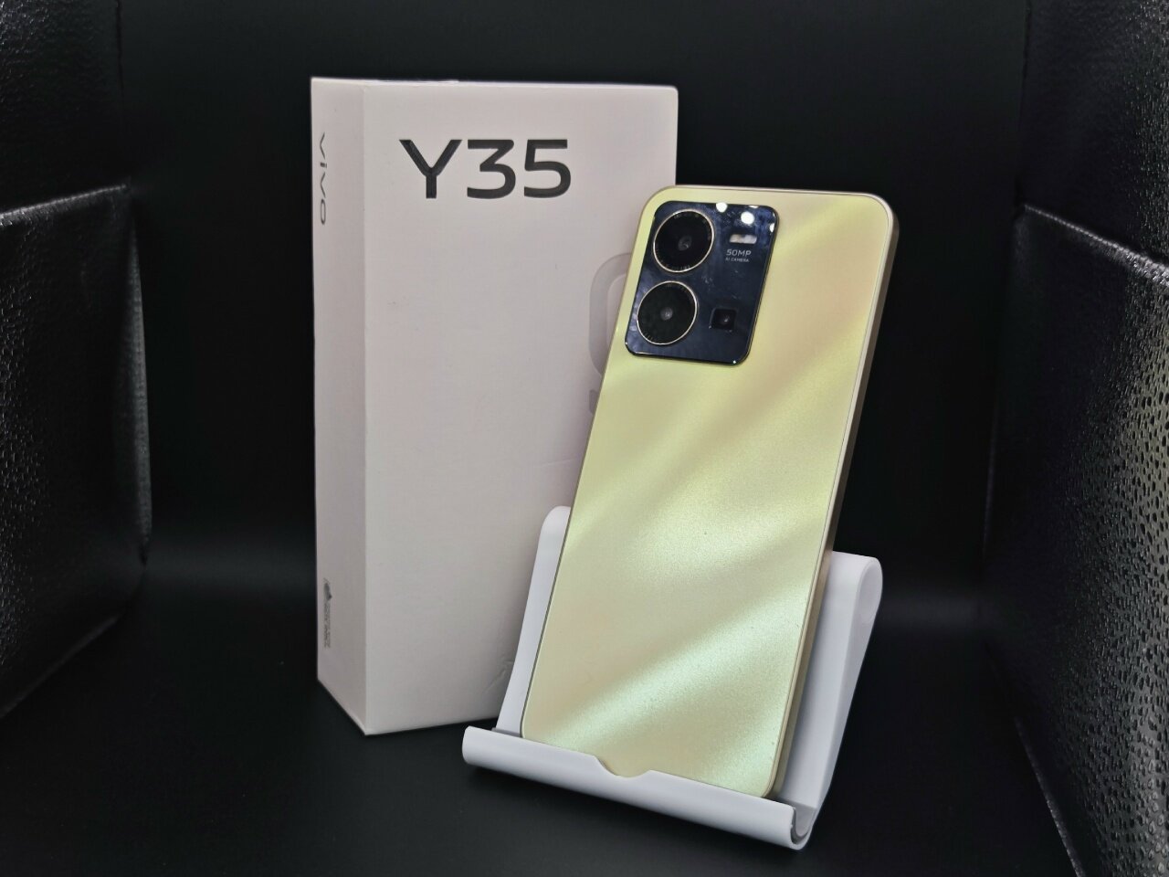 Смартфон vivo Y35 4/64 ГБ RU, Dual nano SIM, золотой рассвет Б/У уценка
