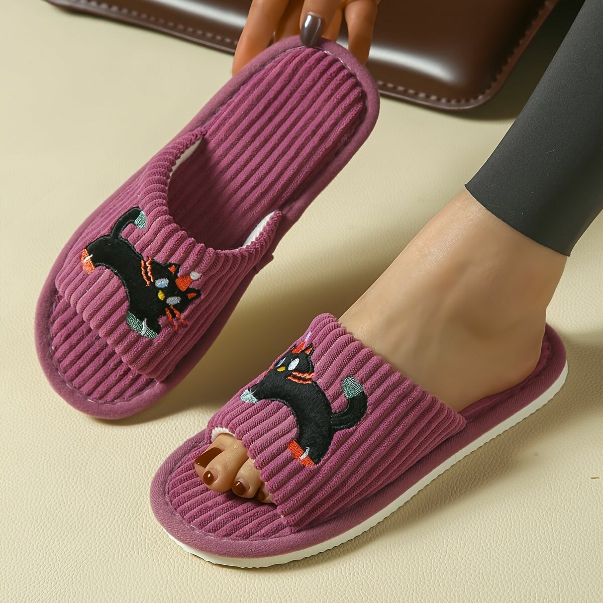 Slippers — фото 1